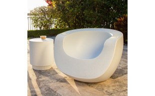 horizon | White SPLASH Series Moon Chair with White Cupholders